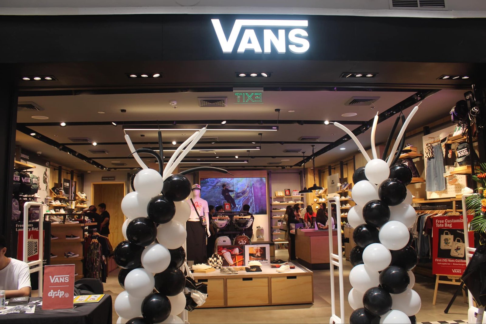 Vans Philippines Reopens Premier Store at Ayala Center Cebu – Cebu ...